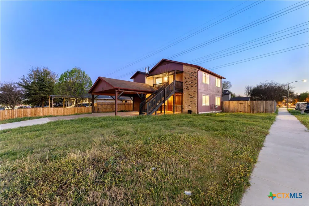 2401 Bucks Run Austin, TX 78744